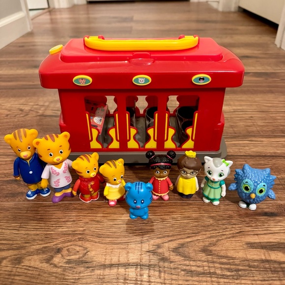 Toys | Daniel Tigers Neighborhood Electronic Trolly Deluxe Play Set ...